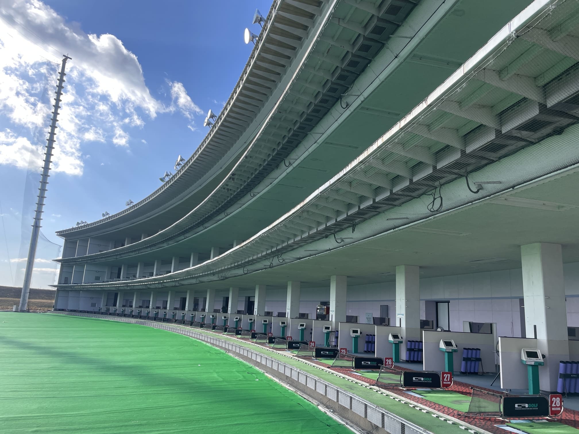 施設案内 | CRゴルフ岐阜市のゴルフ練習場